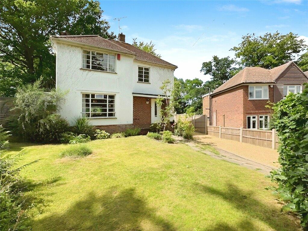 4 Bedroom Detached House For Sale In Ashley Road Farnborough