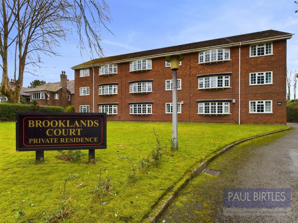 2 bedroom flat for sale in Brooklands Court, 58 Brooklands Road, Sale M33 3QJ, M33