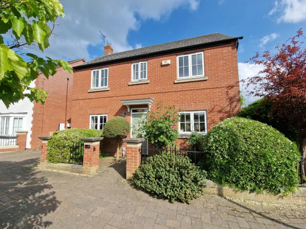 3 bedroom detached house for sale in Coton Park Drive, Rugby, CV23