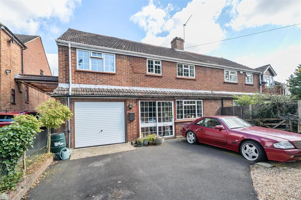 4 bedroom semi-detached house for sale in Scotland Hill, Sandhurst ...