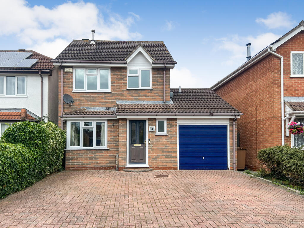 3 bedroom detached house for sale in Longfield Road, Melton Mowbray, LE13