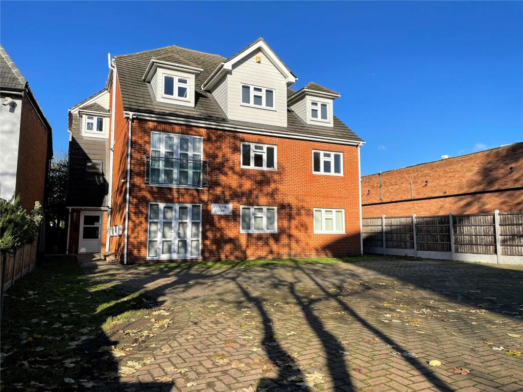2 bedroom apartment for sale in Mawney Road, Romford, RM7