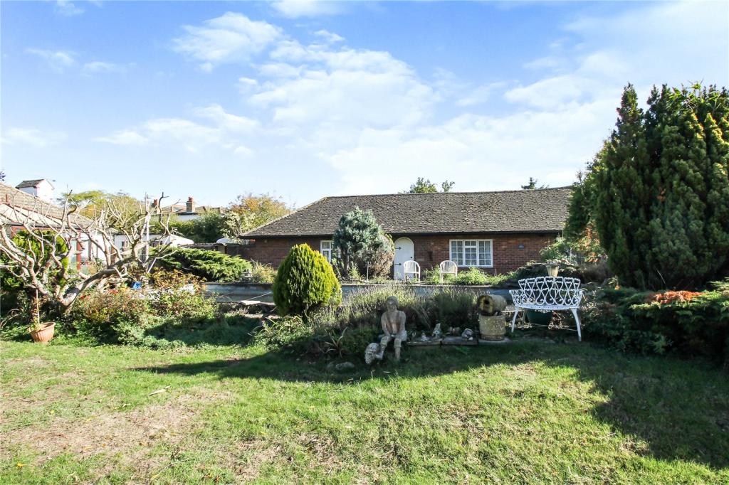 5 bedroom bungalow for sale in Brentwood Road, Bulphan, Upminster ...