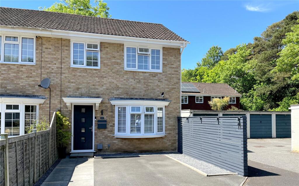 3 bedroom end of terrace house for sale in William Close, Walkford ...