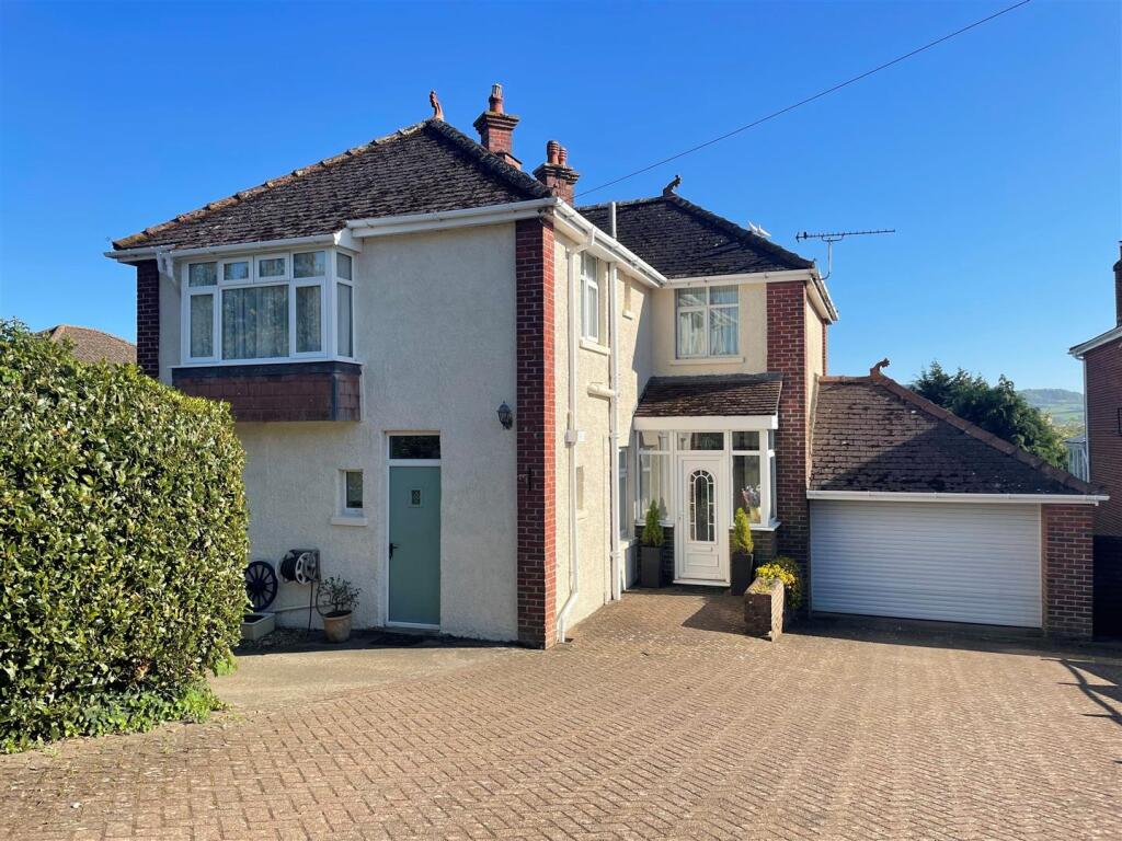 3 bedroom detached house for sale in Newport Road, Apse Heath, Sandown ...