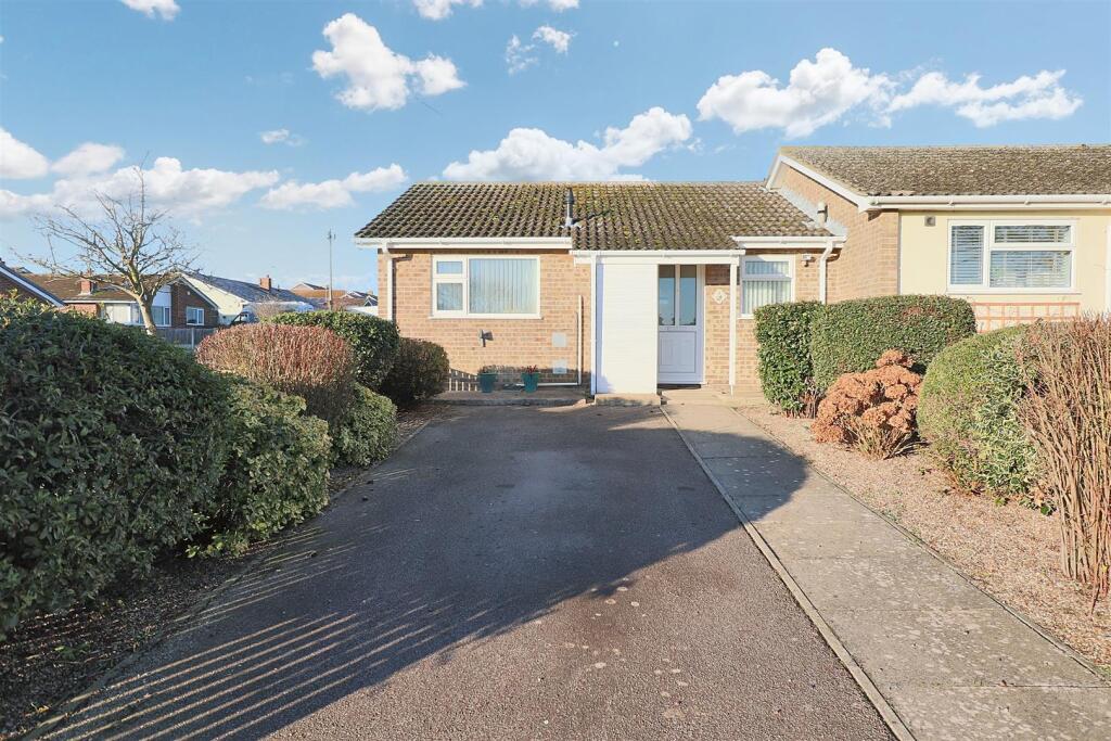 1 bedroom terraced bungalow for sale in Solomon Road, Kessingland, NR33