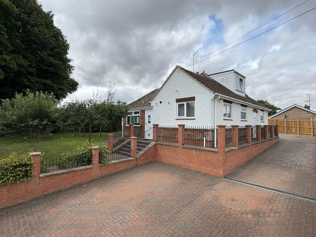 3 bedroom detached house for sale in Welton Road Daventry ...