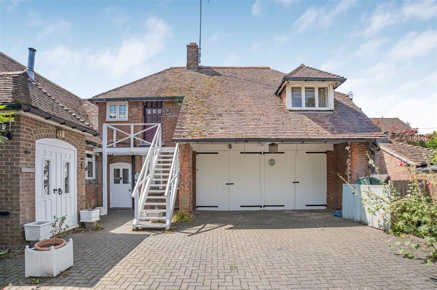 3 bedroom detached house for sale in Townsend Lane, Harpenden, AL5