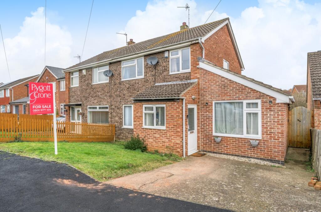 3 bedroom semi-detached house for sale in Wroxall Drive, Grantham ...