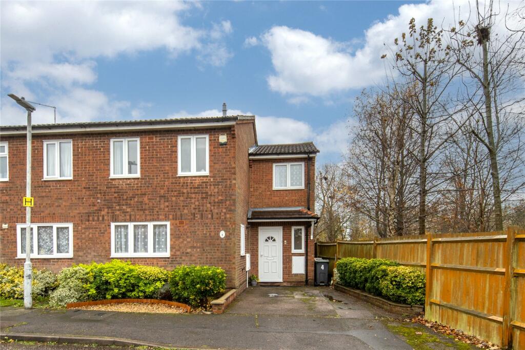 3 bedroom semi-detached house for sale in Heaton Dell, Luton ...