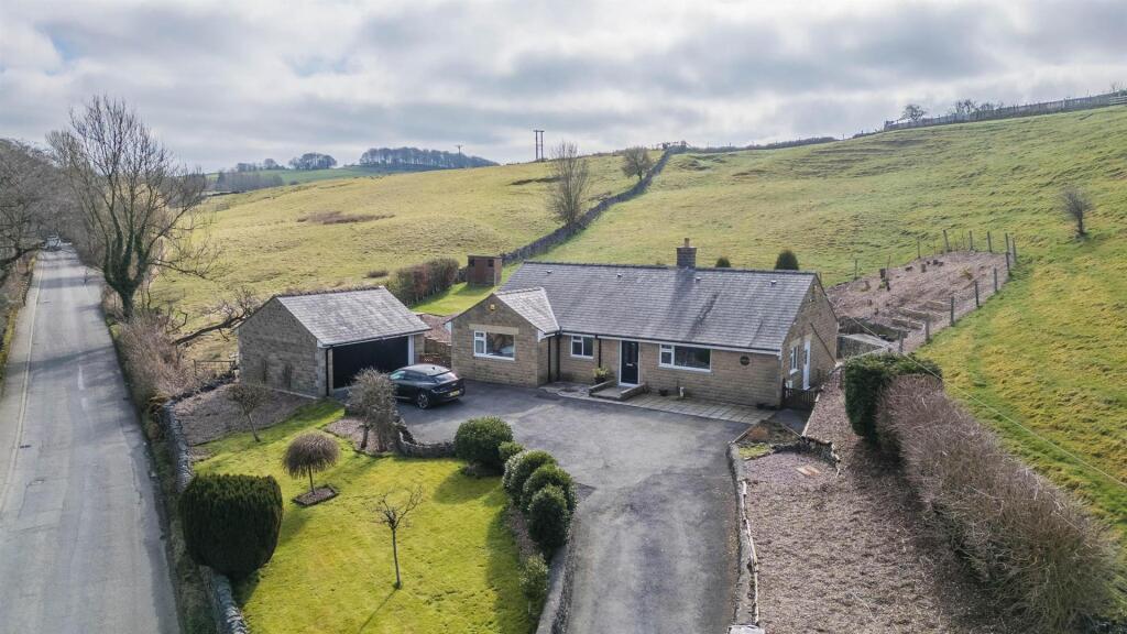 4 bedroom detached house for sale in Dukes Drive, Buxton, SK17