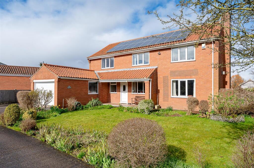 4 bedroom detached house for sale in Moor Lea Avenue, York, YO24 2PA, YO24