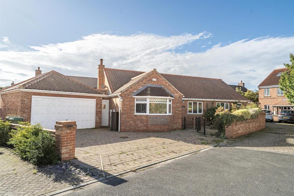 3 bedroom detached bungalow for sale in Sycamore View, Upper Poppleton ...