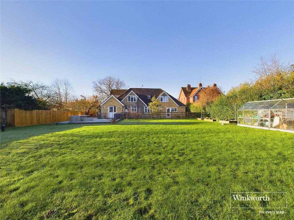 6 bedroom detached house for sale in Hollow Lane, Shinfield, Reading, RG2