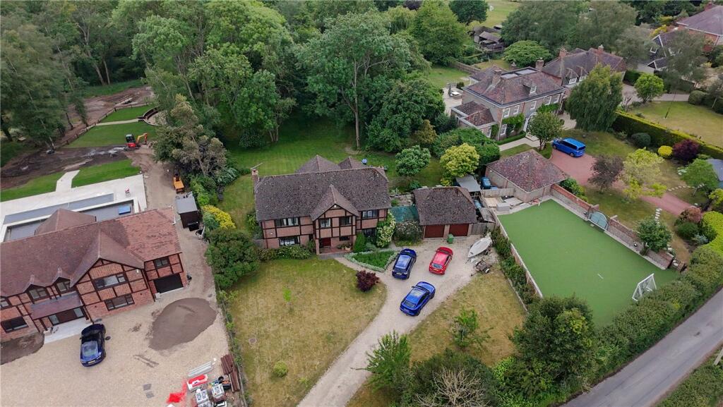 5 bedroom detached house for sale in Webbs Lane, Beenham, Reading ...