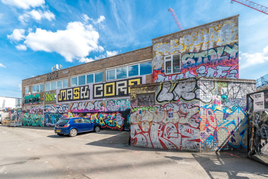 Light industrial facility to lease in Units 5A & 5B Queens Yard, White ...