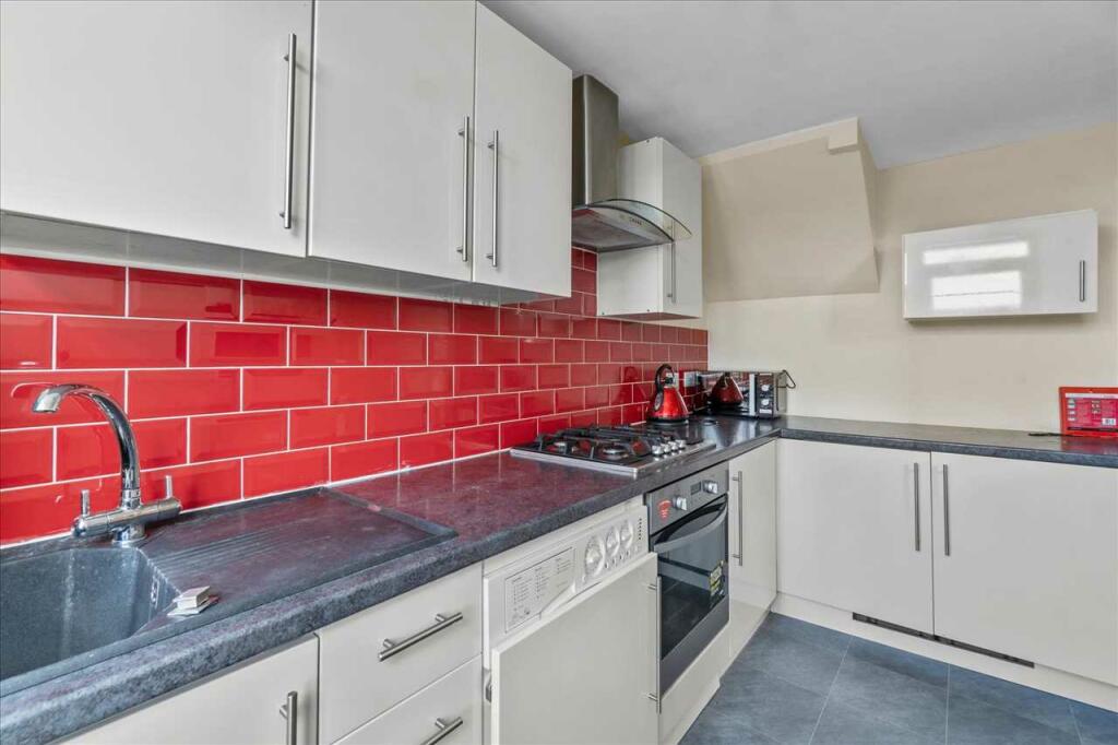 4 bedroom end of terrace house for rent in Glen Park Avenue, Plymouth, PL4