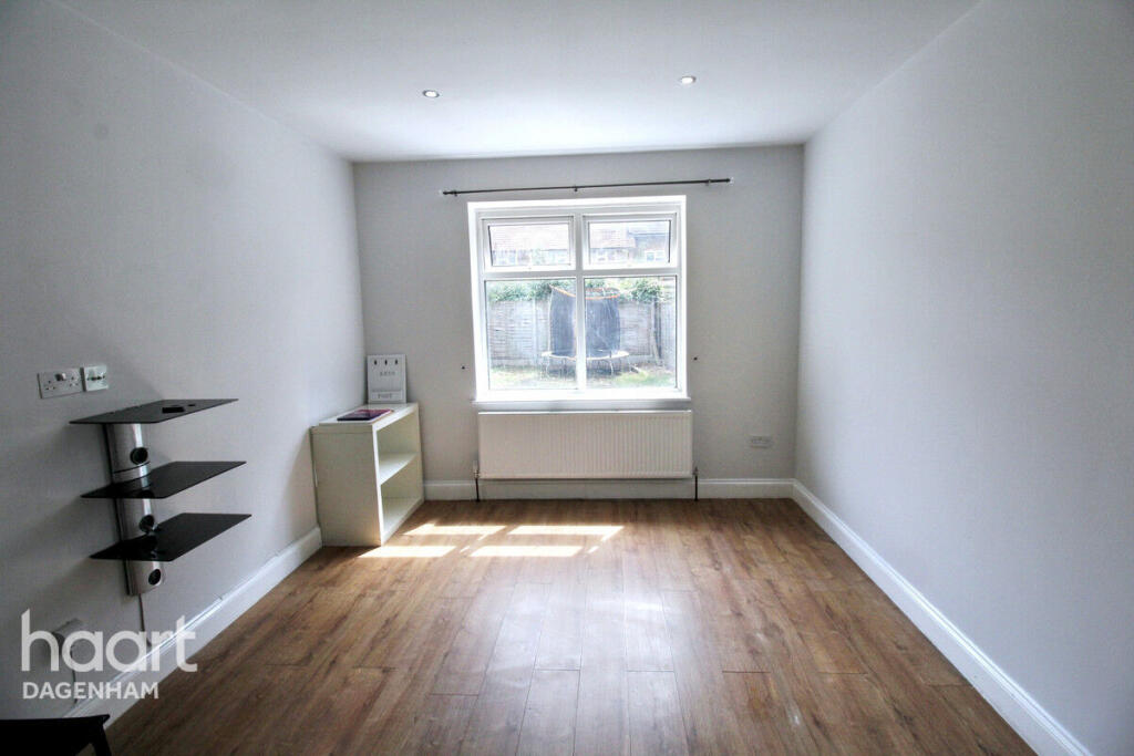 3 bedroom terraced house for rent in Darcy Gardens, DAGENHAM, RM9
