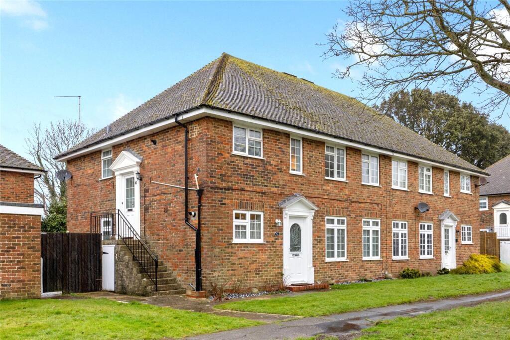 2 bedroom flat for sale in Furzedown, Littlehampton, West Sussex, BN17