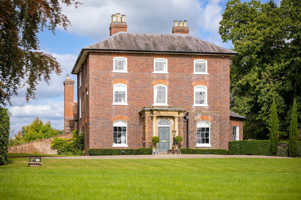 8 bedroom detached house for sale in Nr Shrawley, Worcestershire, WR6