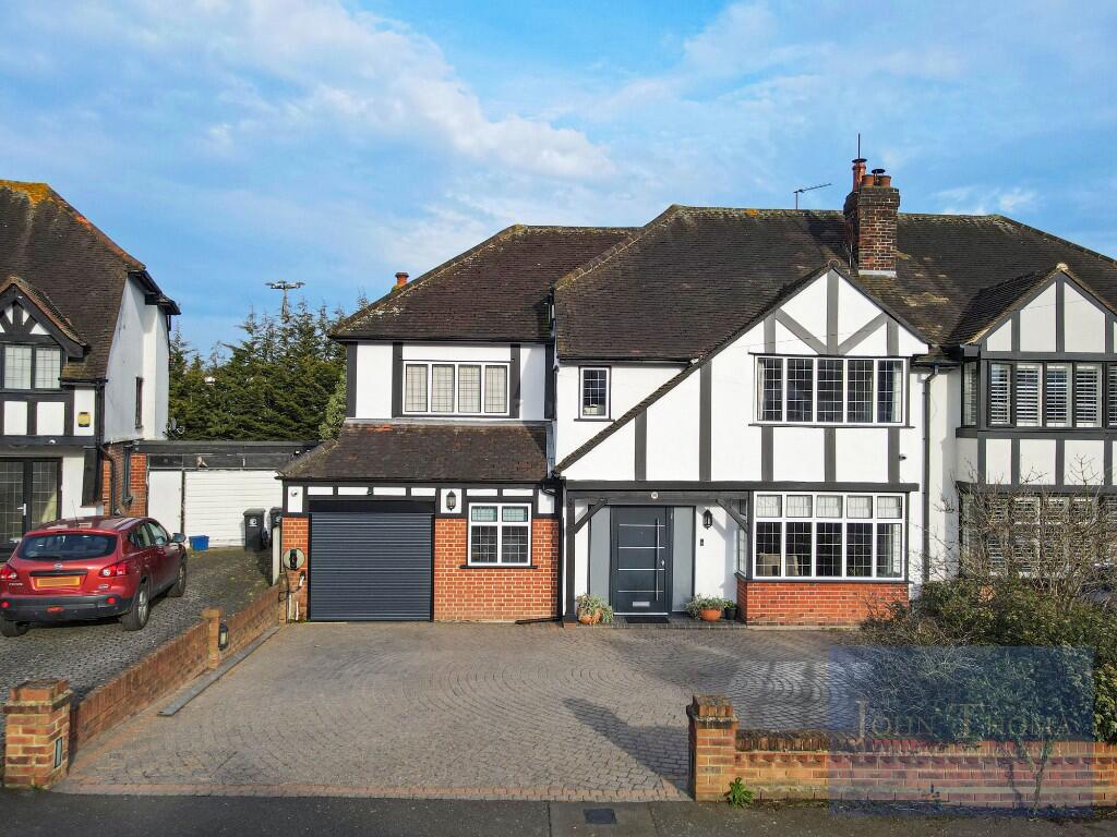 4 bedroom semi-detached house for sale in Grange Crescent, Chigwell ...