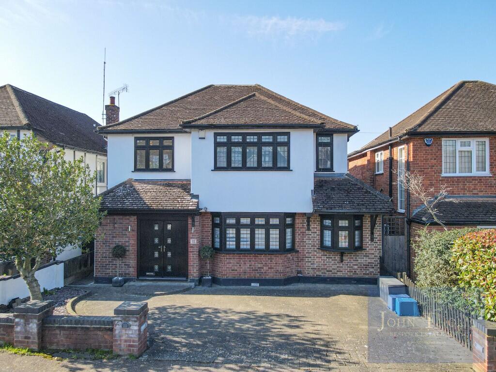 5 bedroom detached house for sale in Dacre Gardens, Chigwell, Essex, IG7