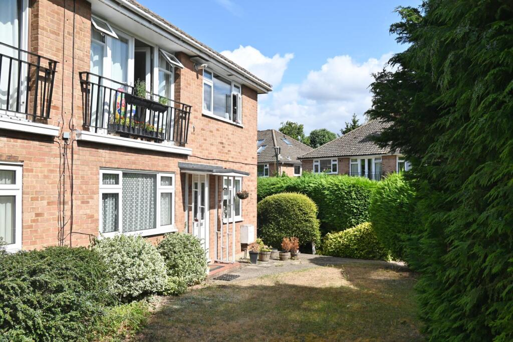 2 bedroom maisonette for sale in Shaef Way, Teddington, TW11