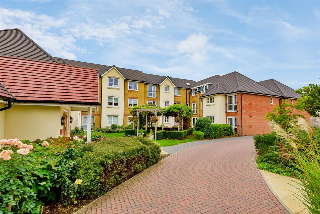 1 bedroom retirement property for sale in Emmeline Lodge, Leatherhead, KT22