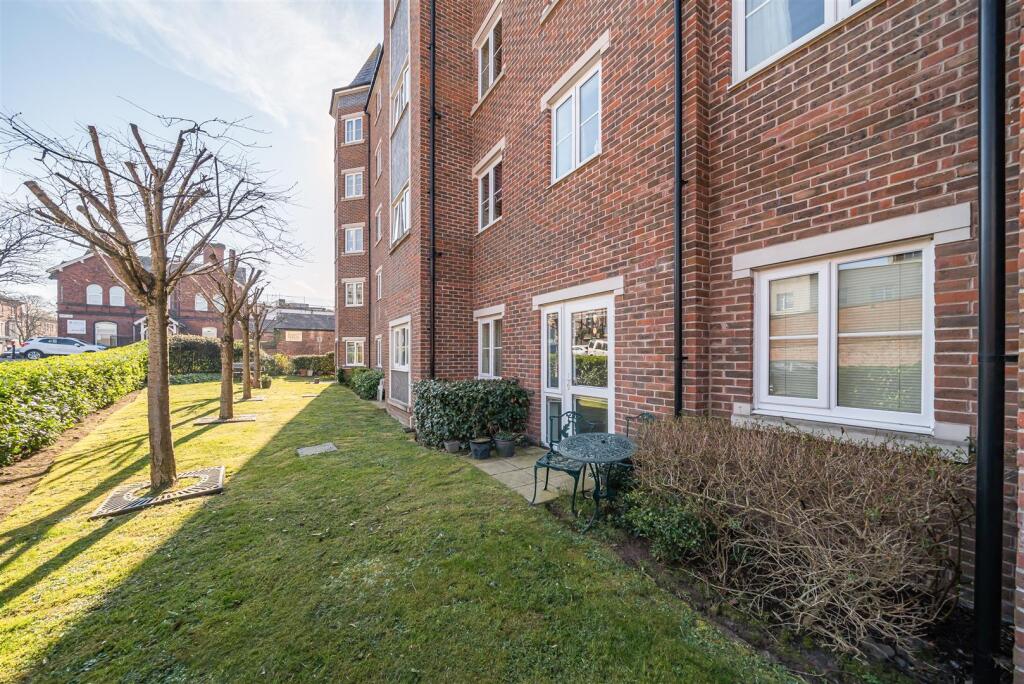 1 bedroom retirement property for sale in Brindley Lodge, Sale, M33