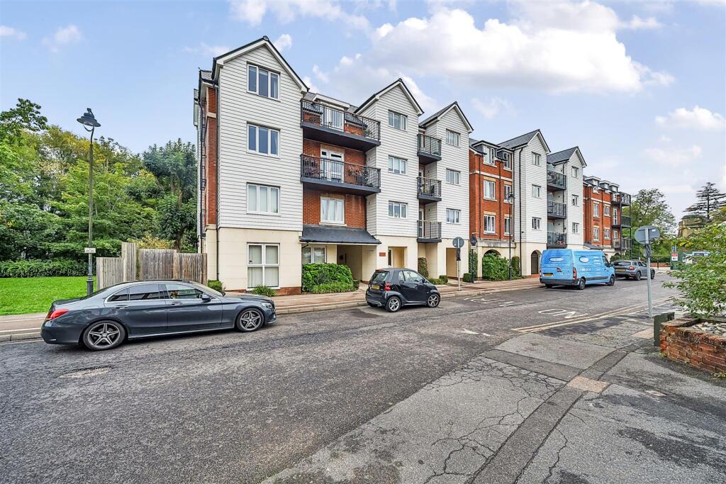 1 bedroom retirement property for sale in Waterside Lodge, Tonbridge, TN9