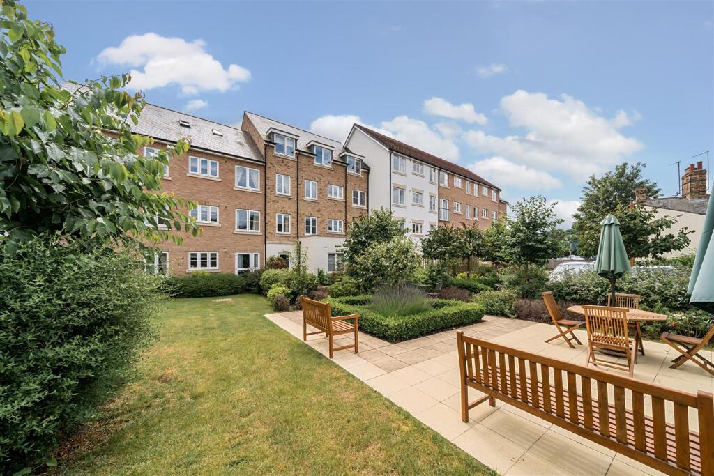 1 bedroom retirement property for sale in Moorhouse Lodge, Huntingdon, PE29