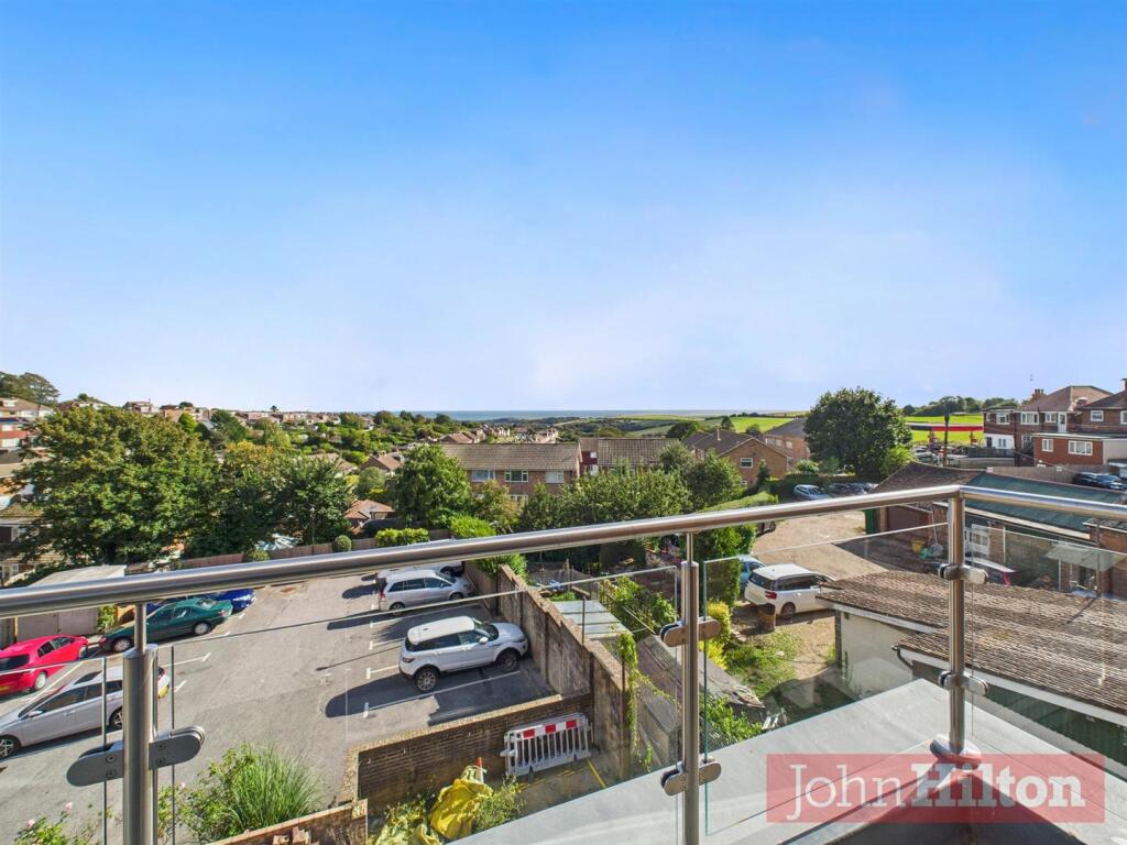 2 bedroom flat for rent in Warren Way, Brighton, BN2