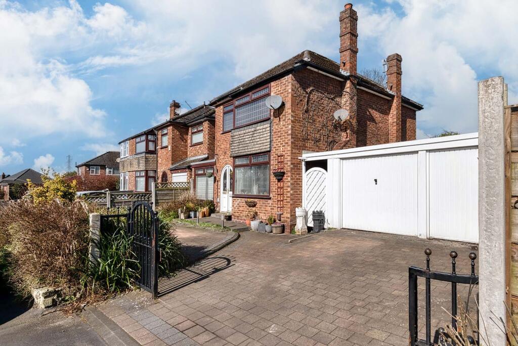 3 bedroom detached house for sale in Clapgate, Romiley, Stockport, SK6