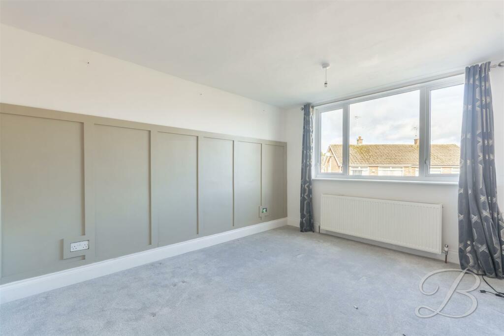 4 bedroom detached house for sale in Burwood Avenue, Mansfield, NG18