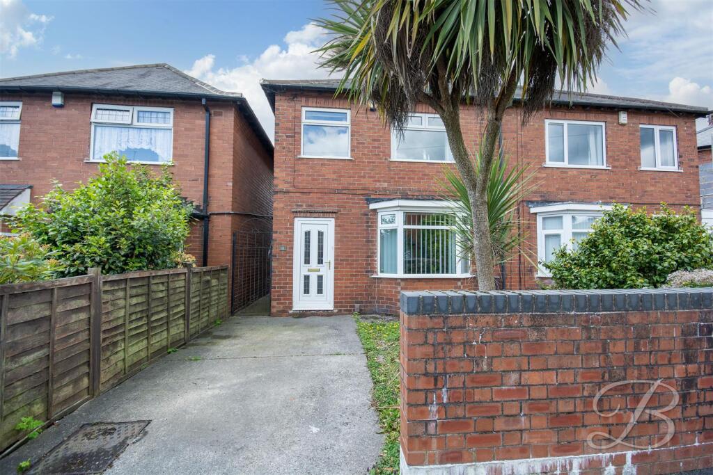 3 bedroom semi-detached house for sale in Balmoral Drive, Mansfield, NG19