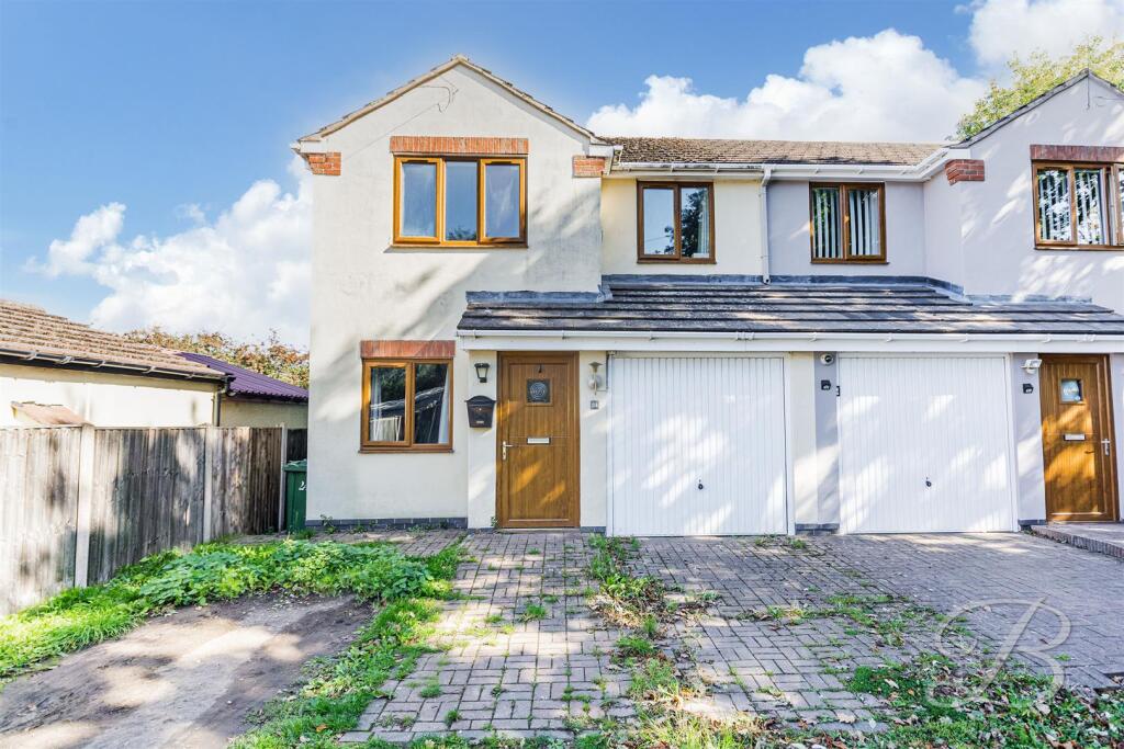 3 bedroom semi-detached house for sale in Crompton Road, Bilsthorpe, Newark, NG22