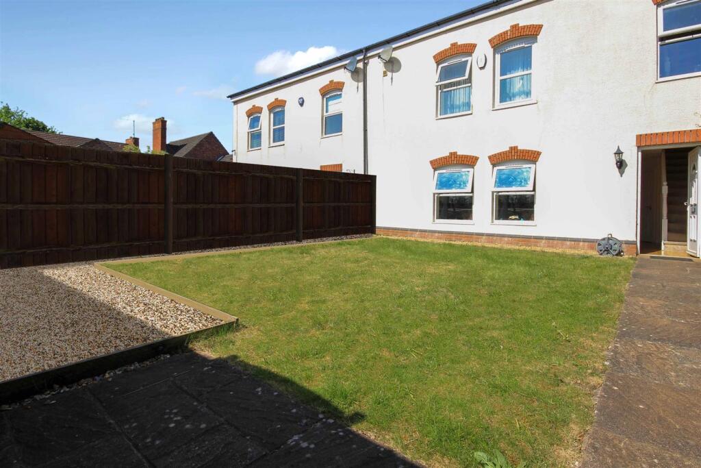 3 bedroom town house for sale in Redwell Court, Redwell Road ...
