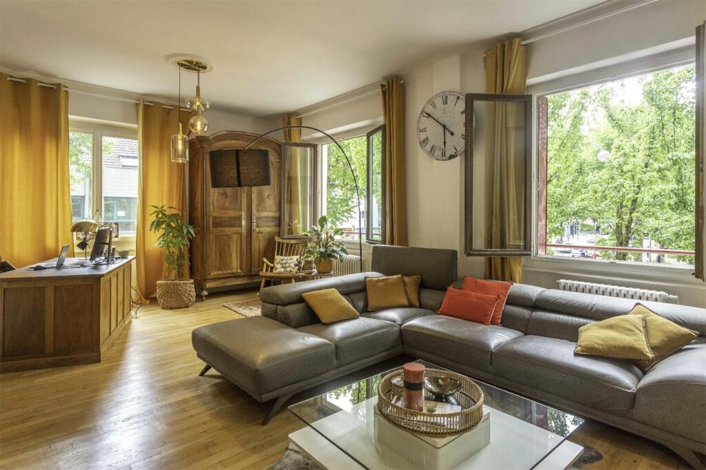 3 bedroom apartment for sale in Annecy, French Alps, France