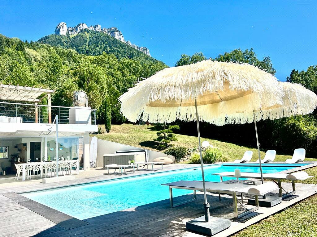 4 bedroom house for sale in Bluffy, French Alps, France