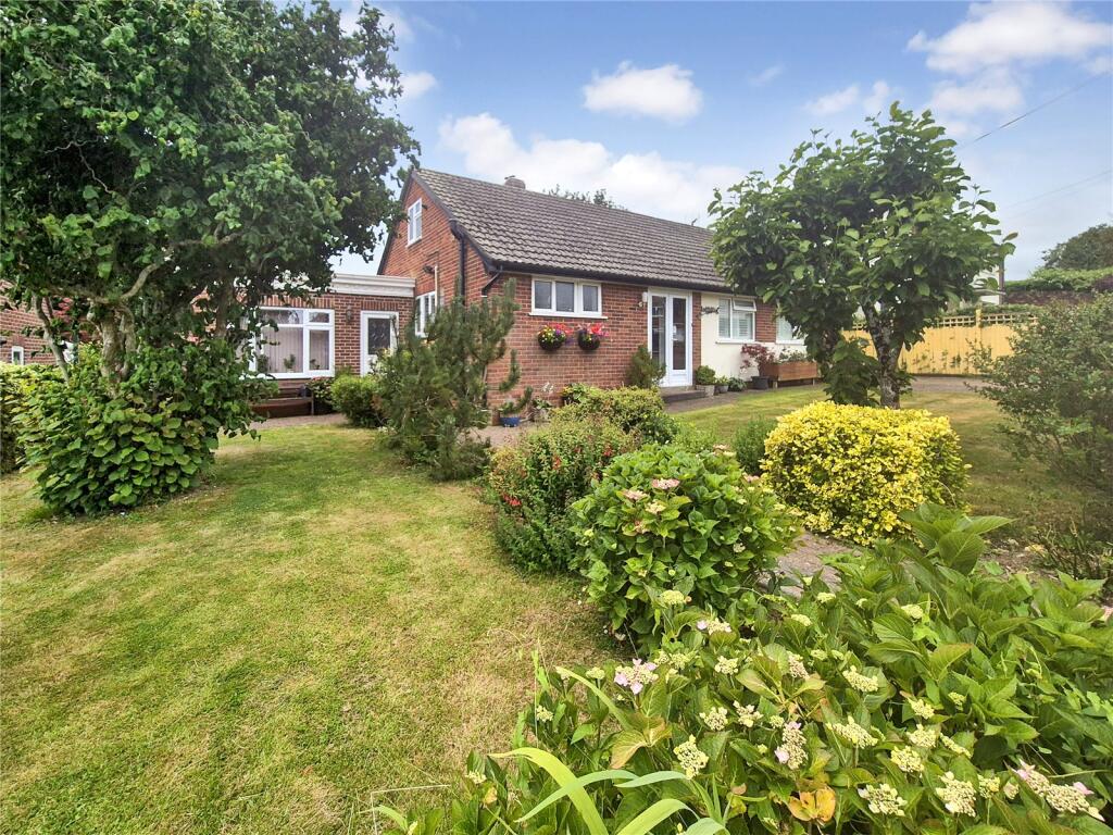 3 bedroom bungalow for sale in Furnham Crescent, Chard, Somerset, TA20