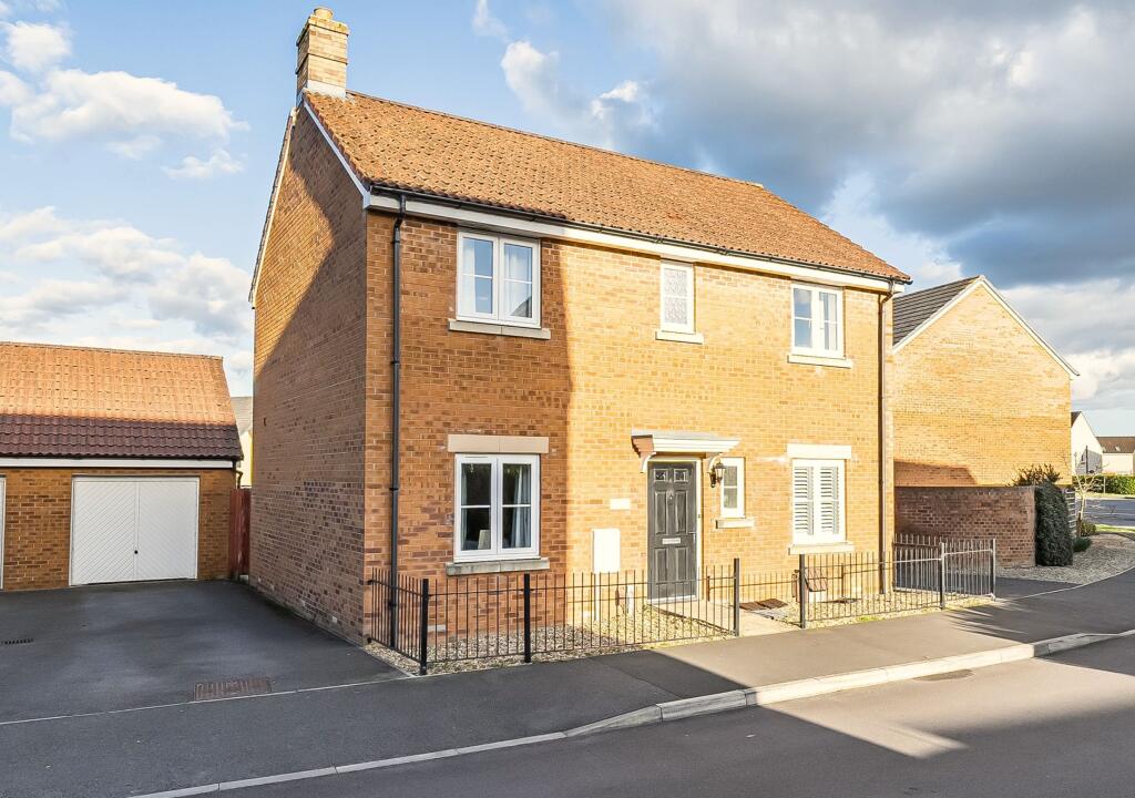 4 bedroom detached house for sale in Soprano Way, Trowbridge, BA14