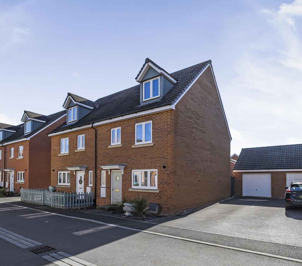 4 bedroom semi-detached house for sale in Thirsk Drive, Trowbridge, BA14