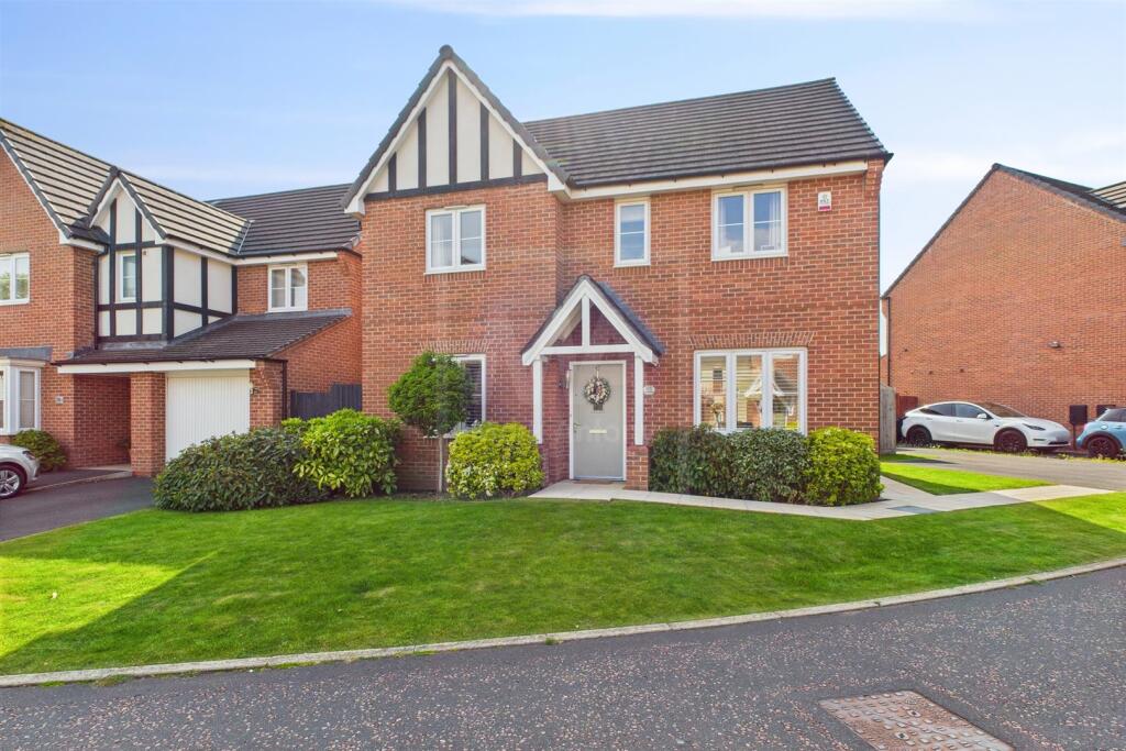 4 bedroom detached house for sale in Pegasus Drive, Westbrook, WA5