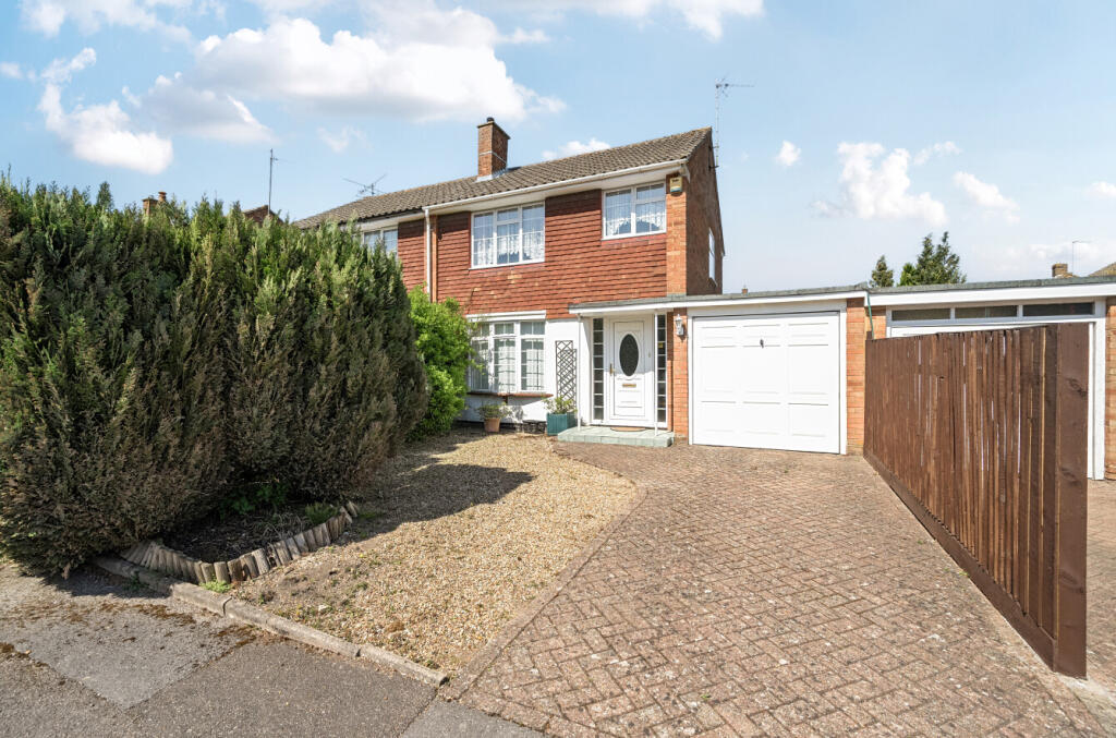 3 bedroom semi-detached house for sale in Candale Close, Dunstable ...