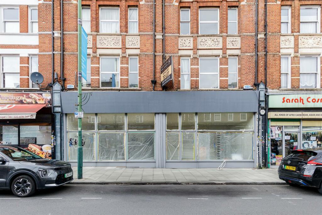 Commercial property for rent in Norwood Road, London, SE27