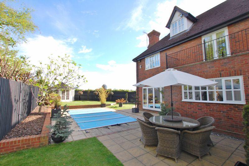 5 bedroom detached house for sale in Orsett Village, RM16