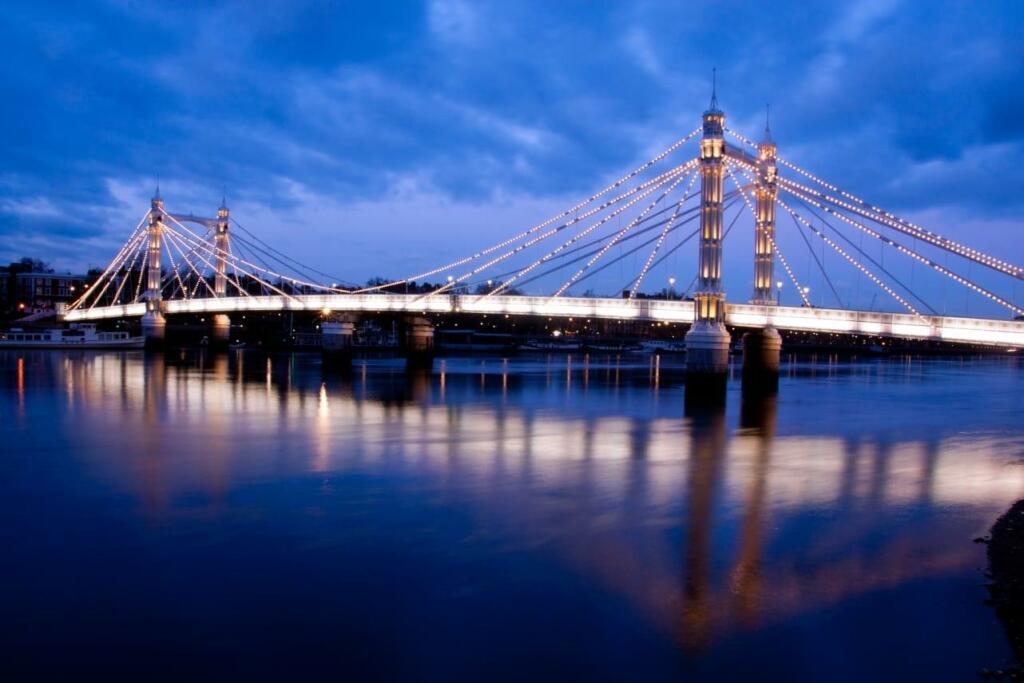 House boat for sale in Cadogan Pier, Chelsea, SW3