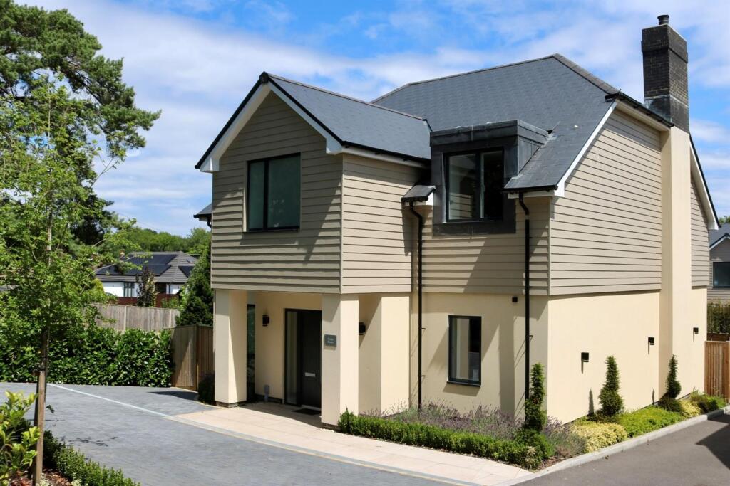 6 bedroom detached house for sale in Kennel Lane, Fetcham, KT22