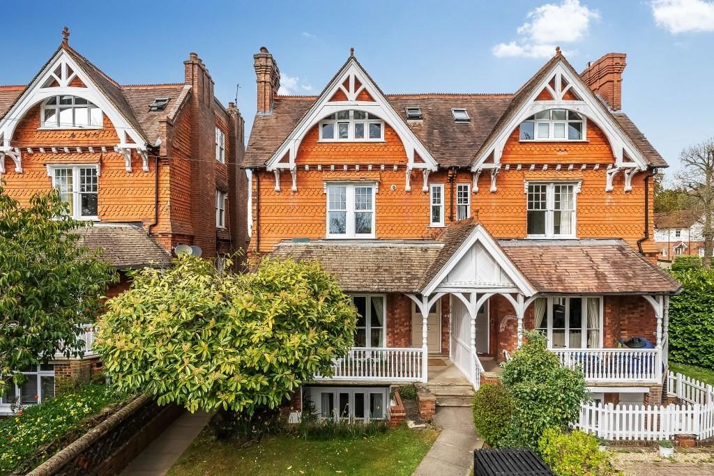 1 bedroom apartment for sale in Knoll Road, Dorking, RH4