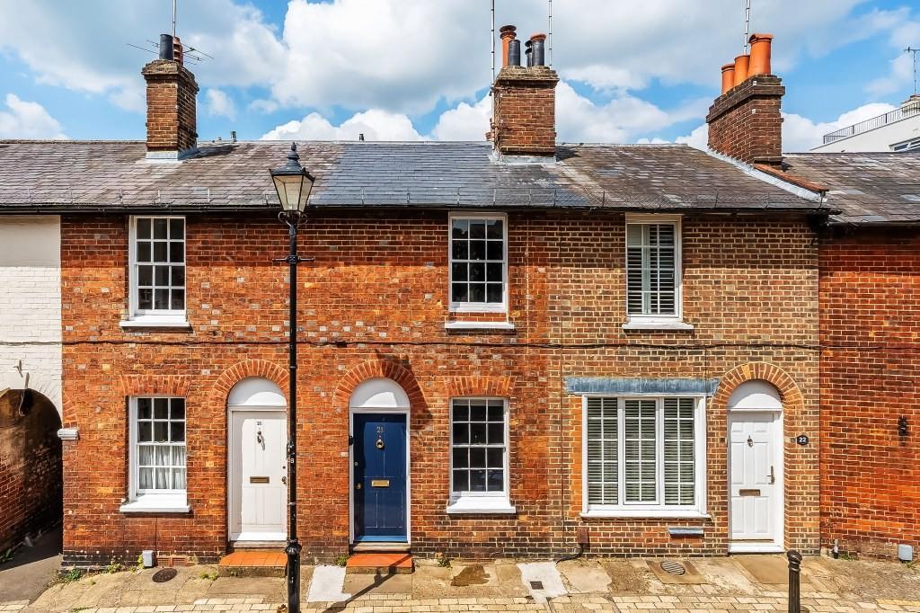 2 bedroom terraced house for sale in Church Street, Dorking, RH4